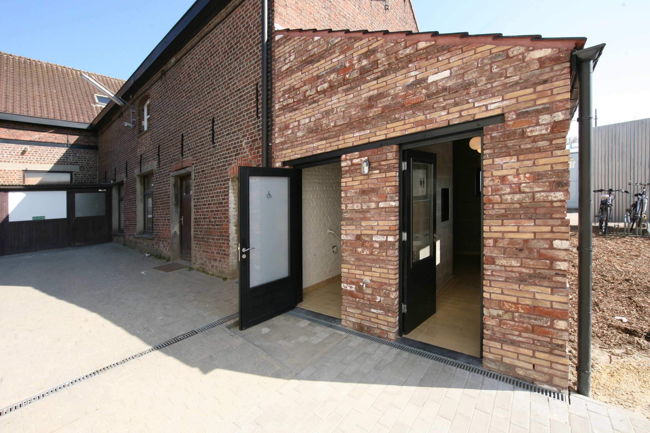 Sanitary block with reused materials – Adokin